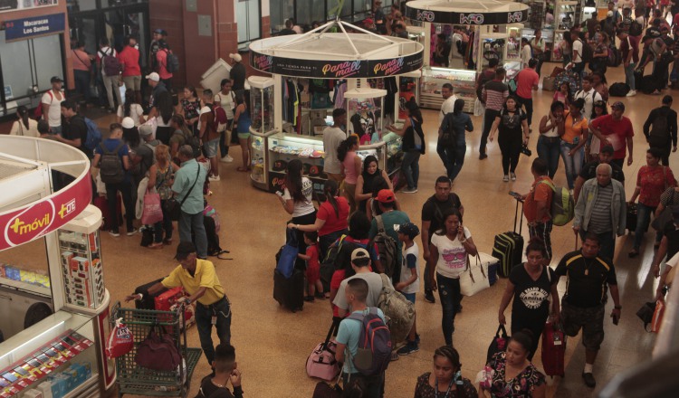Pasaron más de 200 mil viajeros por la terminal de Albrook ayer ...