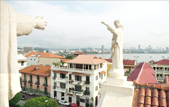 Estatua Rochosa De Balboa