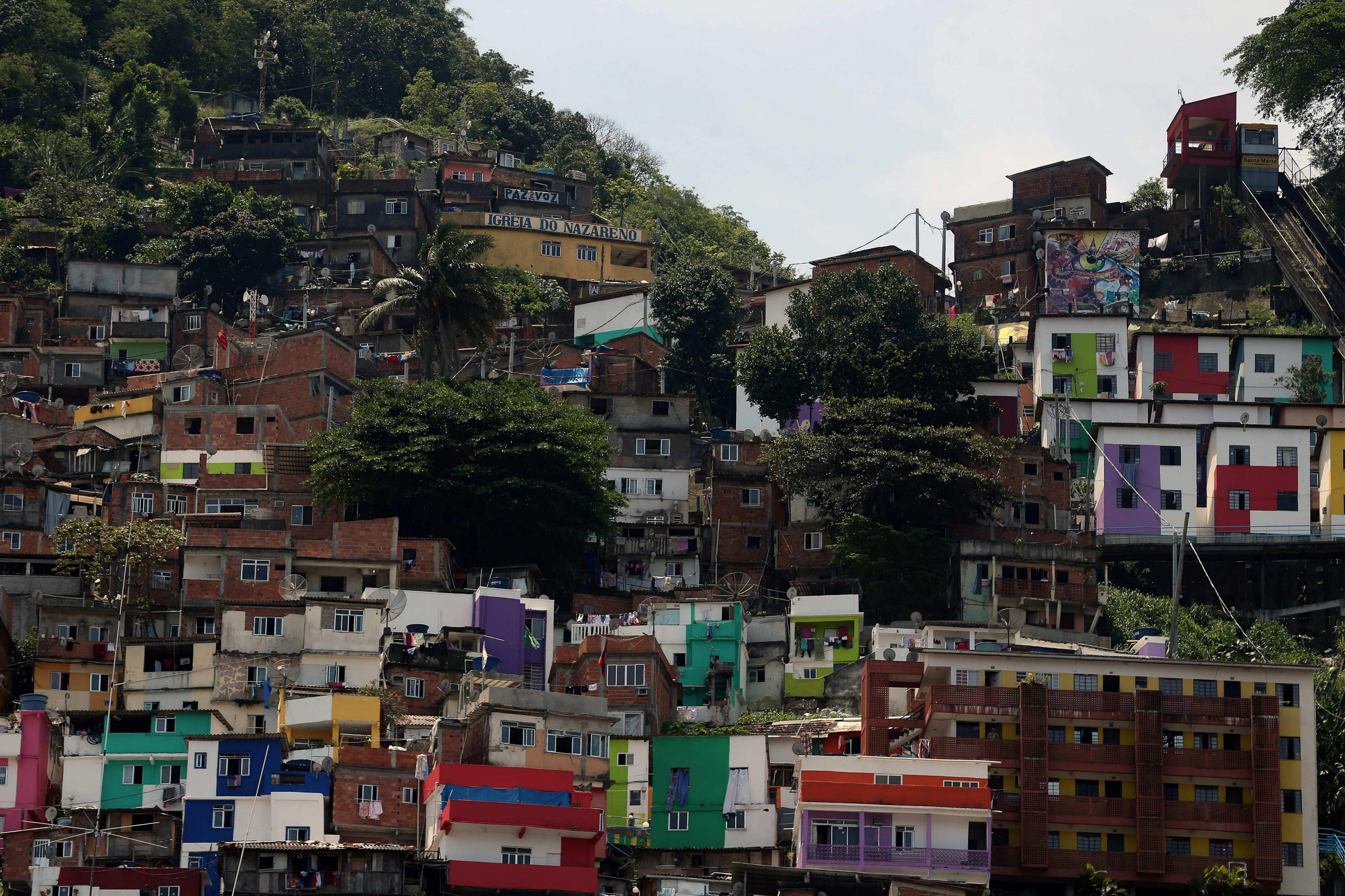 Programa de "pacificación" de las favelas de Río seguirá | Panamá América