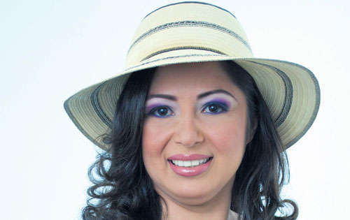 Embelesada por la décima | Panamá América