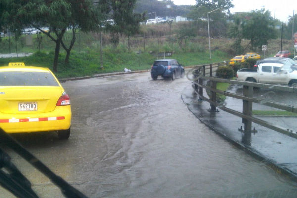 Fuertes Lluvias Inundaron Calles De La Ciudad Panamá América