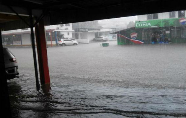 Fuertes Lluvias Inundaron Calles De La Ciudad Panamá América