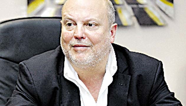 Interponen denuncia contra Richard Fifer por retención de cuotas ...