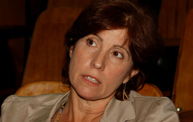 "La Contraloría y el TE deben suspender doble salario de Spadafora" # ...