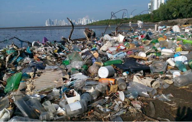 Varela regaña a irresponsables que lanzan basura a ríos y quebradas ...