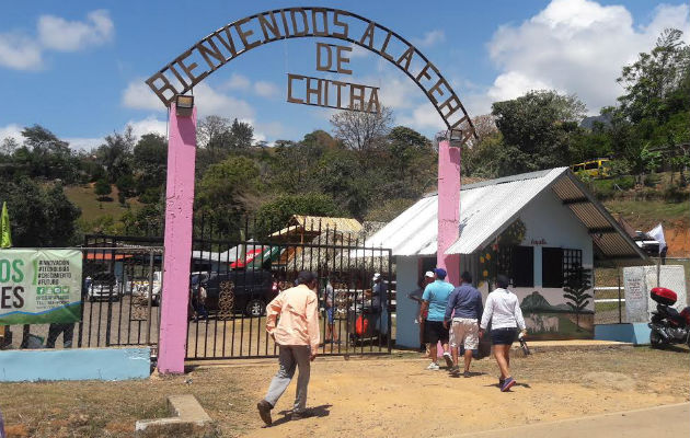 En Feria de Chitra, aprovechan para pedir caminos y energía eléctrica ...