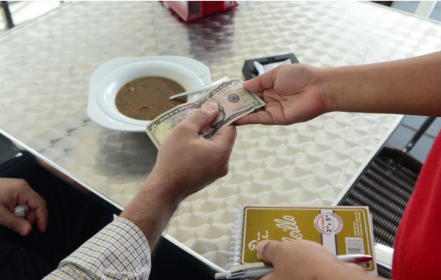 Acodeco sanciona a 94 locales por cobro prohibido de propina | Panamá América