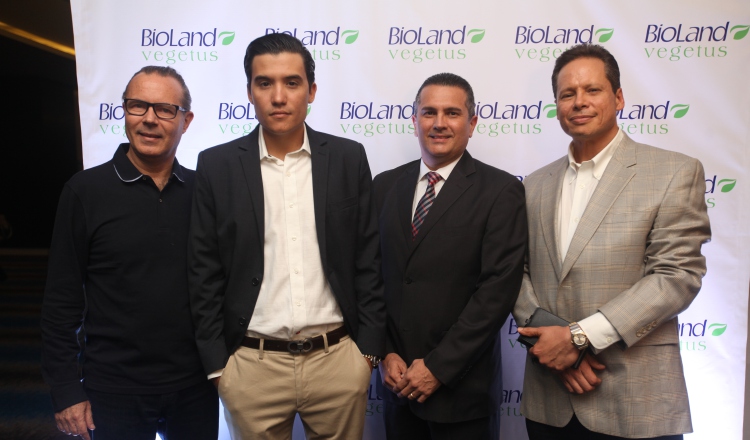 Coctel por lanzamiento de línea | Panamá América