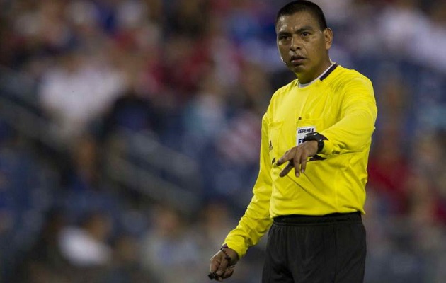 'Gol fantasma' de Panamá le causa tristeza y rabia al árbitro Walter ...