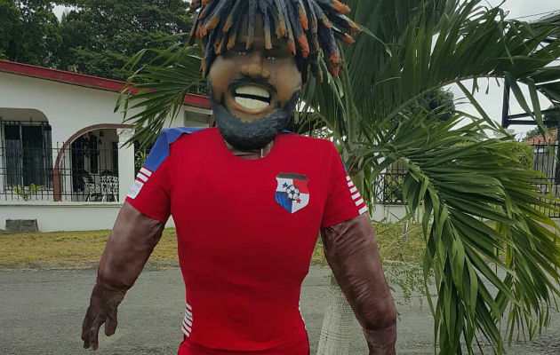 Román Torres entra en la galería de muñecos de fin de año | Panamá América