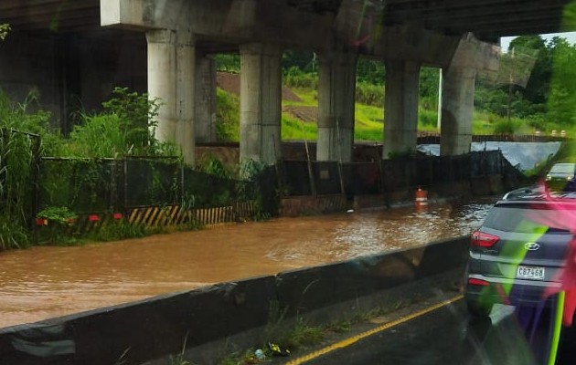 Lluvias y ráfagas de viento azotaron la ciudad capital este sábado ...
