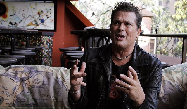 Carlos Vives, su hija Lucy y el dúo Mau y Ricky estrenan 'Besos en ...