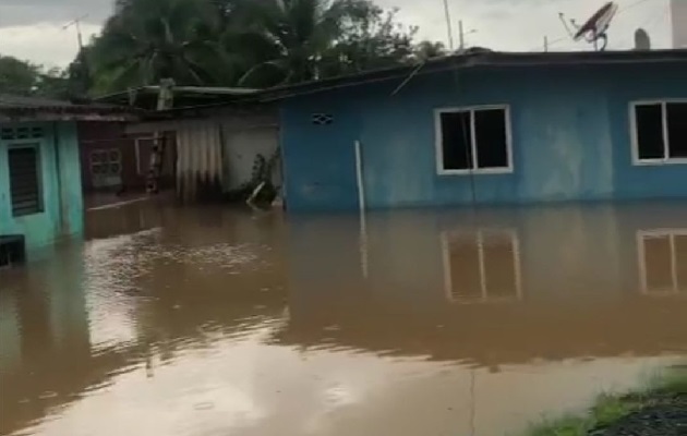 Viviendas y negocios afectados por las inundaciones en Colón | Panamá ...